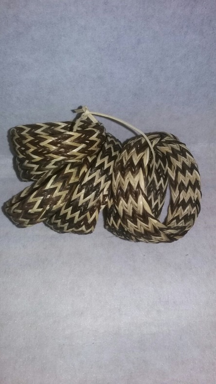 Gelang Simpai : Kerajinan Lokal Masyarakat Dayak | MONGA